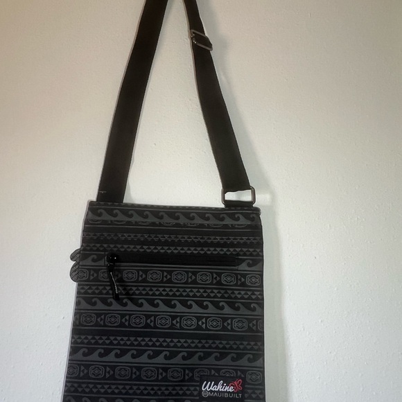 Maui Built | Bags | Maui Built Womens Crossbody Bag | Poshmark